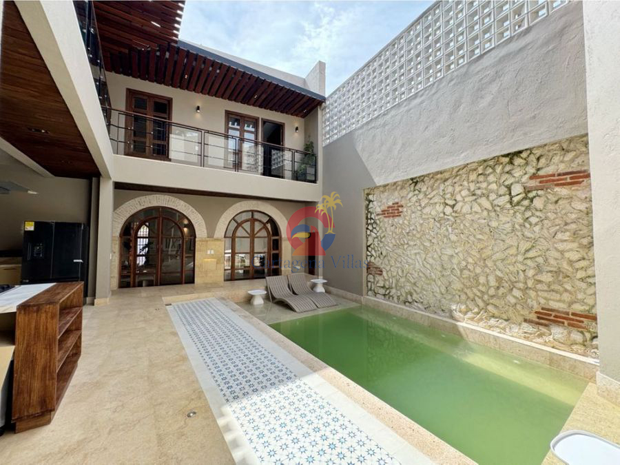 4 BDRM Renovated Colonial House with Panoramic Roof Terrace | 2.289.000 ...